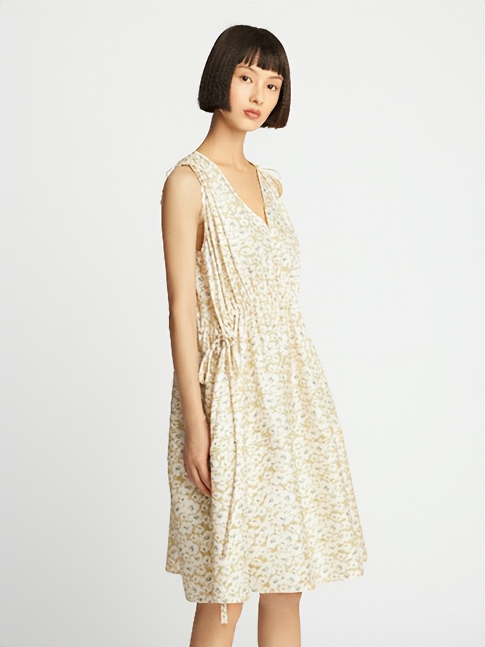 Fan Shiran's summer floral dress - iNEWS