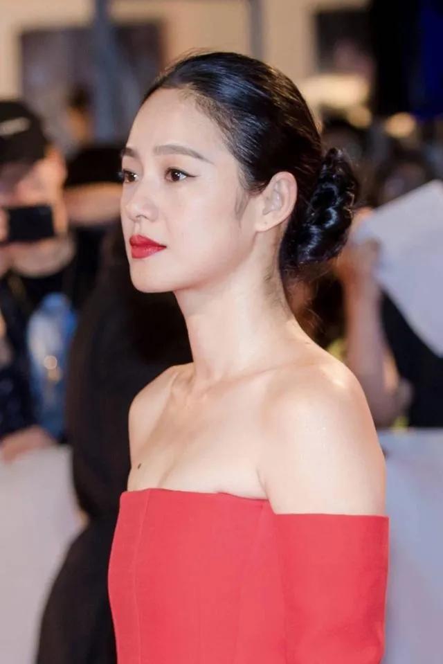 10 Female Celebrities With Flat Faces, But More and More - iNEWS
