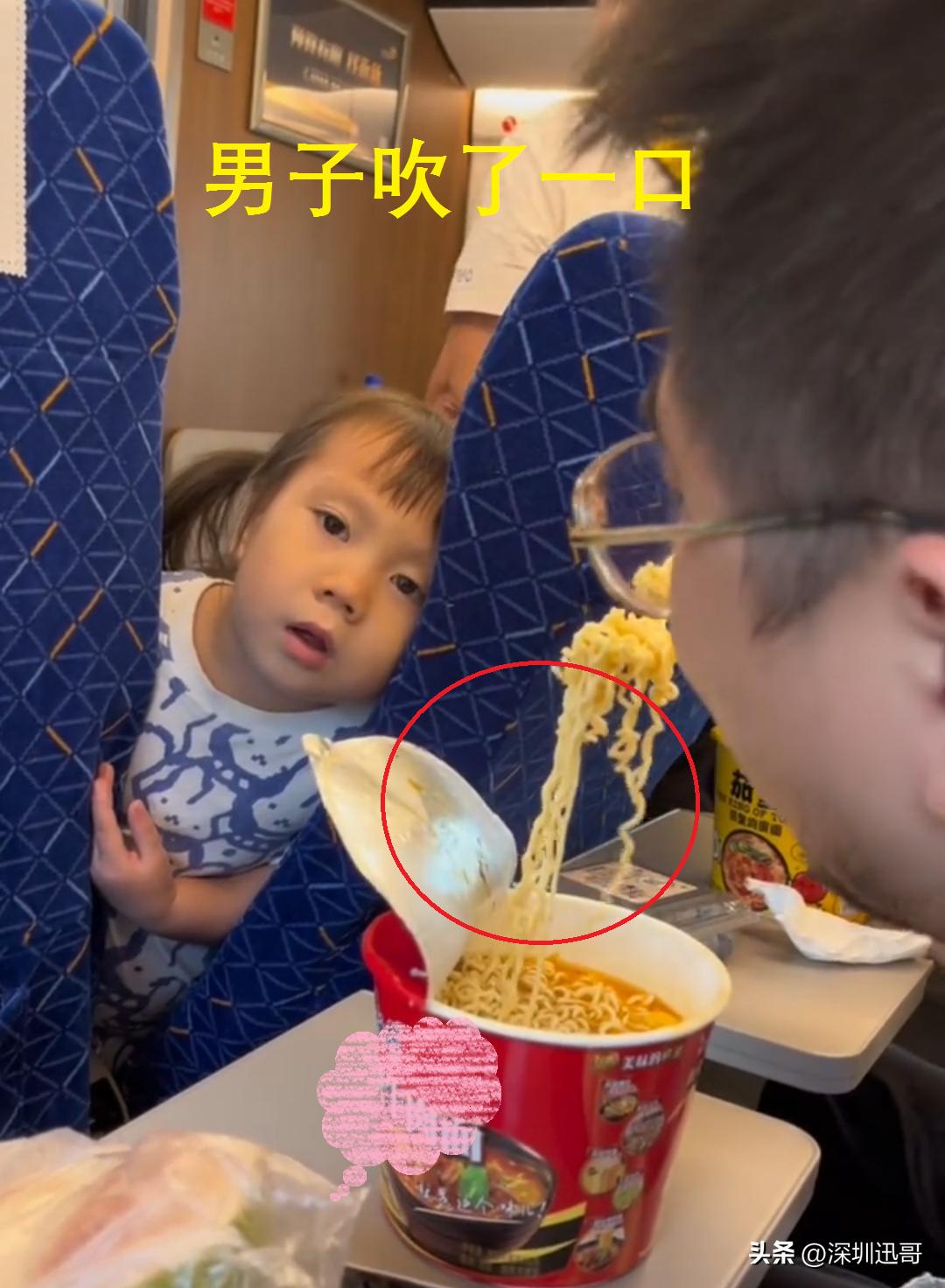 The man eats instant noodles on the train, the girl in the front seat ...