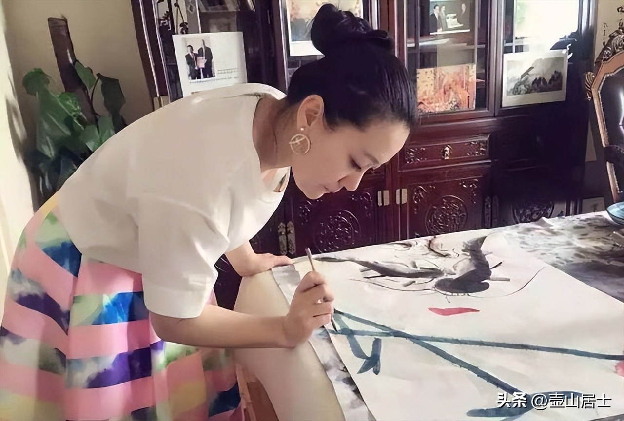 Famous singer Tan Jing's handwriting is exquisite, with full and ...