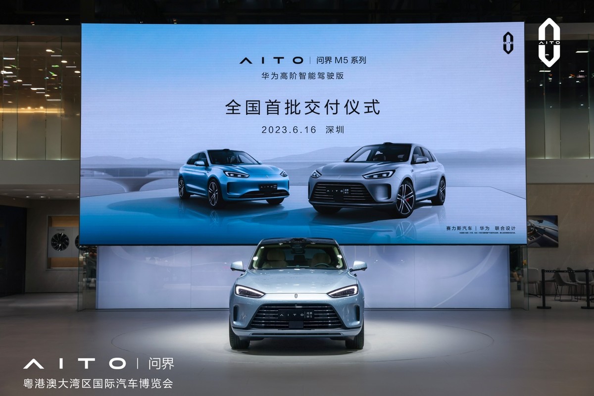 Intelligent performance is out of the circle, AITO M5 smart driving ...
