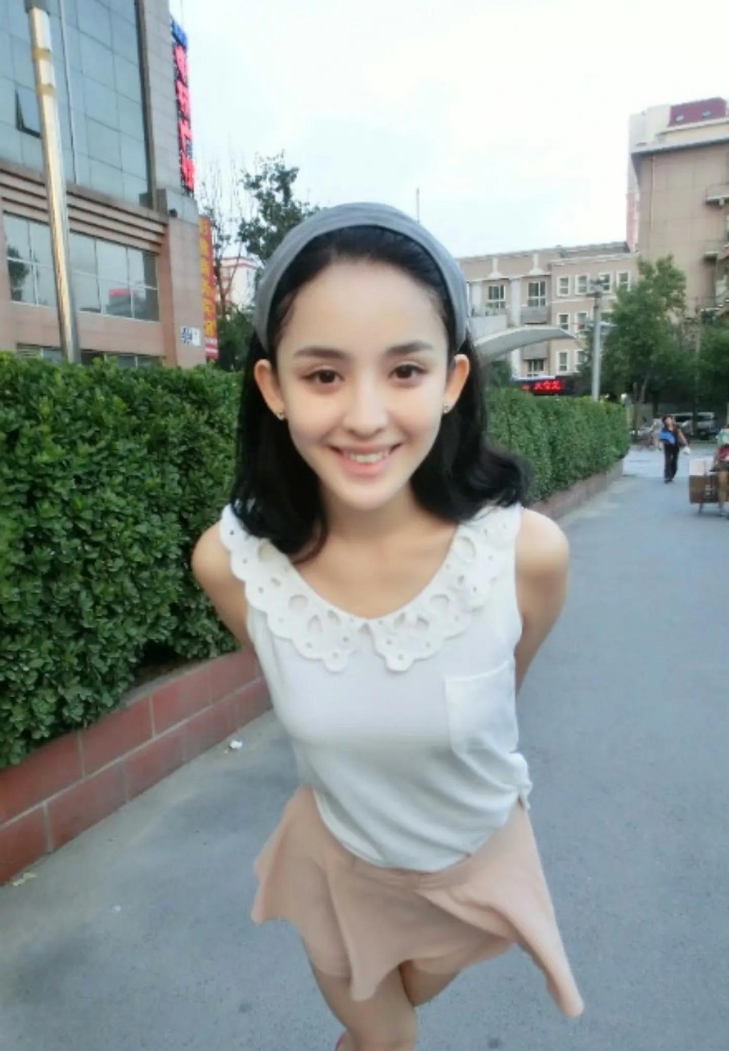 Nazha Suyan wears a headband to imitate herself 12 years ago, the beauty of 18 years old is hard ...