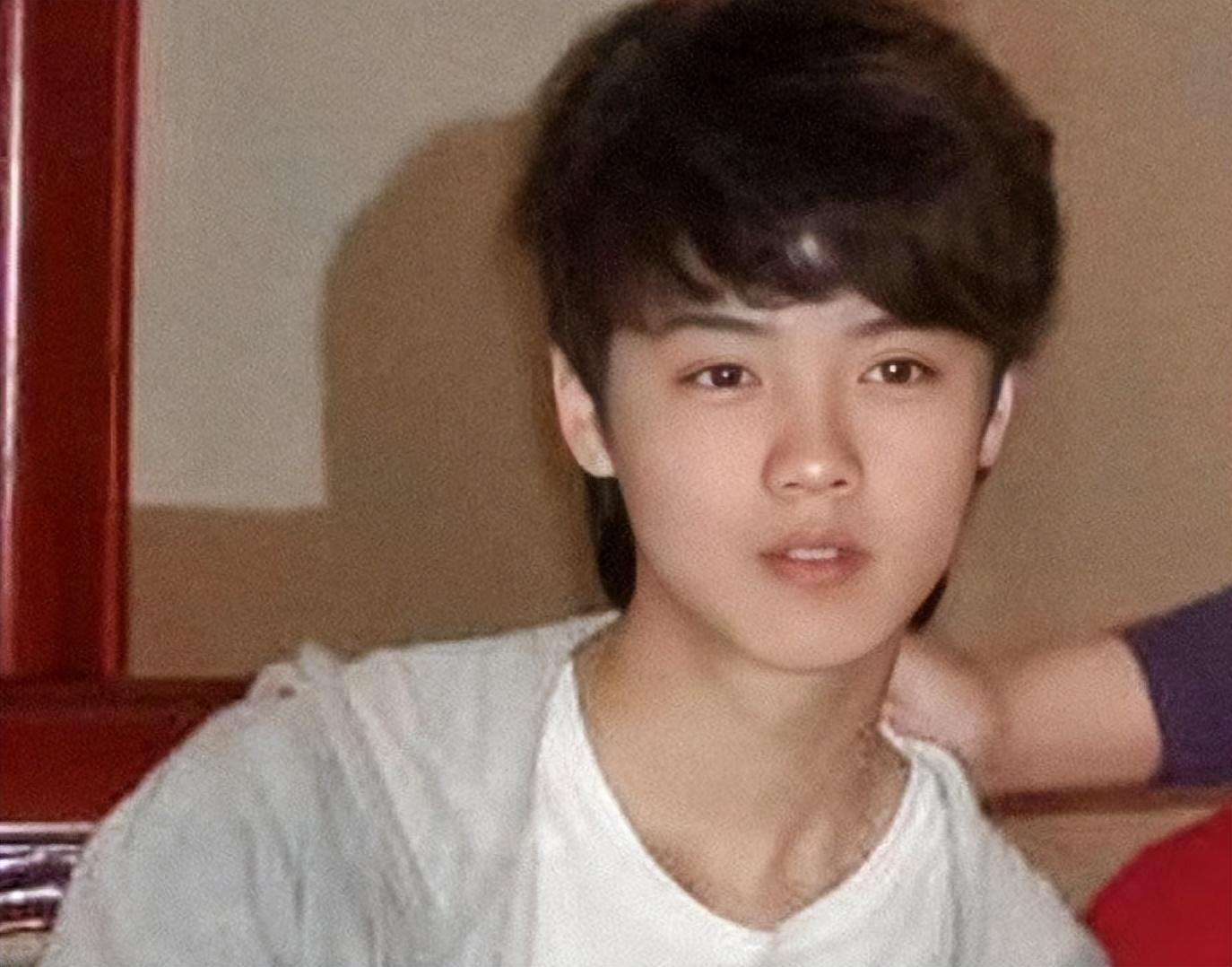 The early unpackaged photos of celebrities were exposed. They looked ...