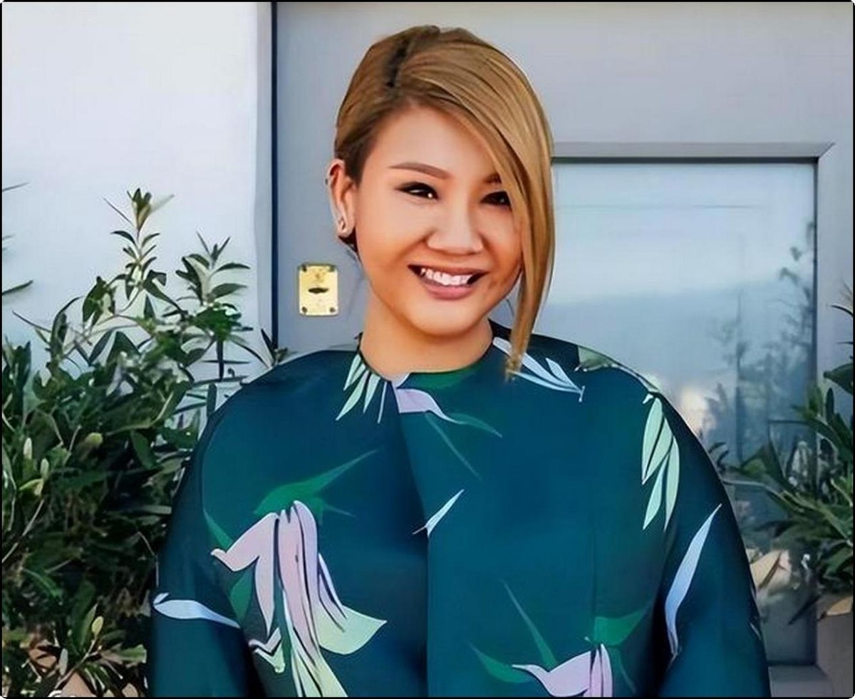 Zheng Xinyi made her first appearance after three months of ...