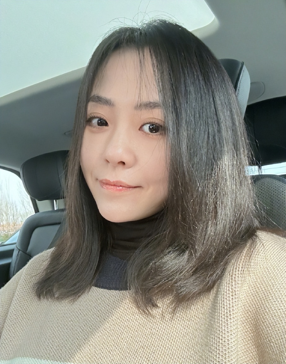 Zhang Liangying's self-portrait without makeup is invincible - iNEWS