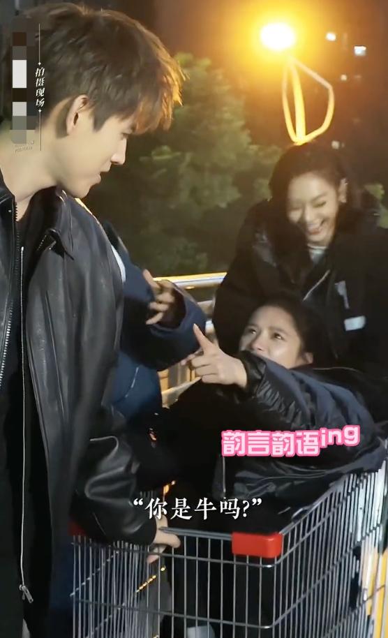 Chen Feiyu and Zhang Jingyi filmed a drunken intimate scene. She was ...