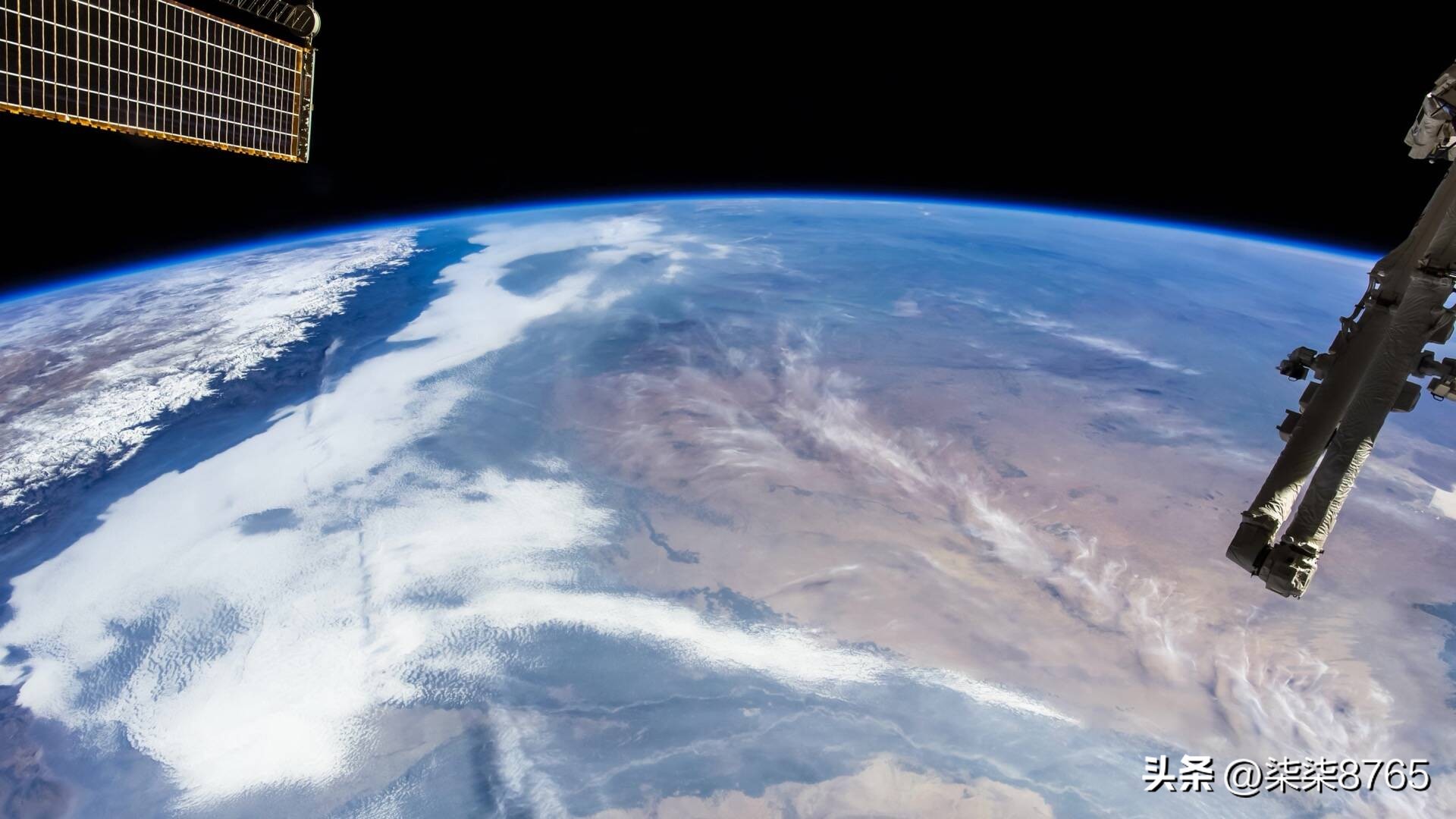 Space overlooking the earth 3K dynamic desktop wallpaper Apple mac ...