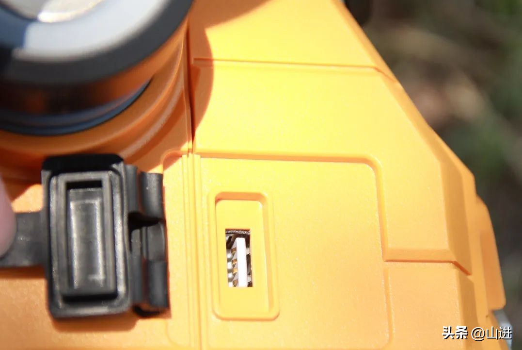 Outdoor radio? The display is also cool - iMedia