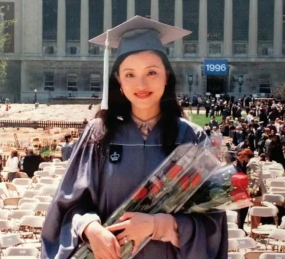 Facts have proved that 55-year-old Yang Lan has embarked on a "road of ...