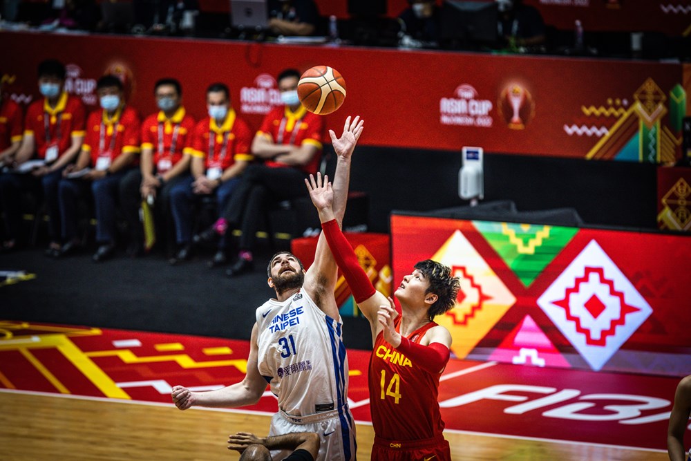 What about 4 offenses early?Wang Zhelin hits 17+7 in 24 minutes and ...