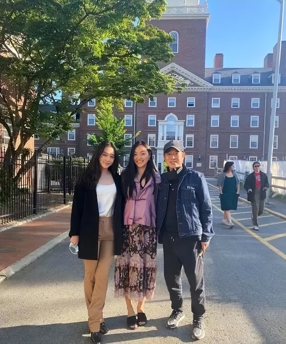 Jet Li can only be a green leaf?The two daughters are not only tall and ...