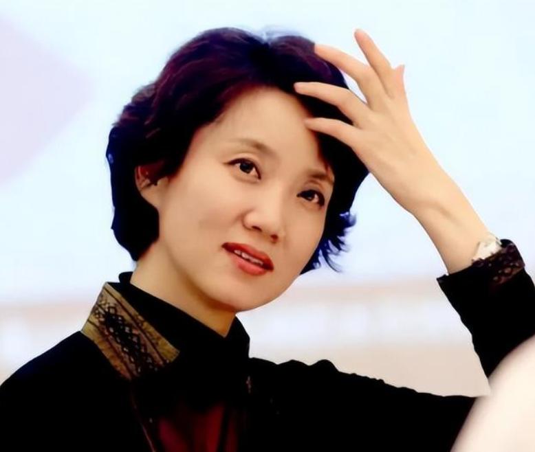 CCTV anchor Li Xiuping: 26 years of zero mistakes, married husband ...