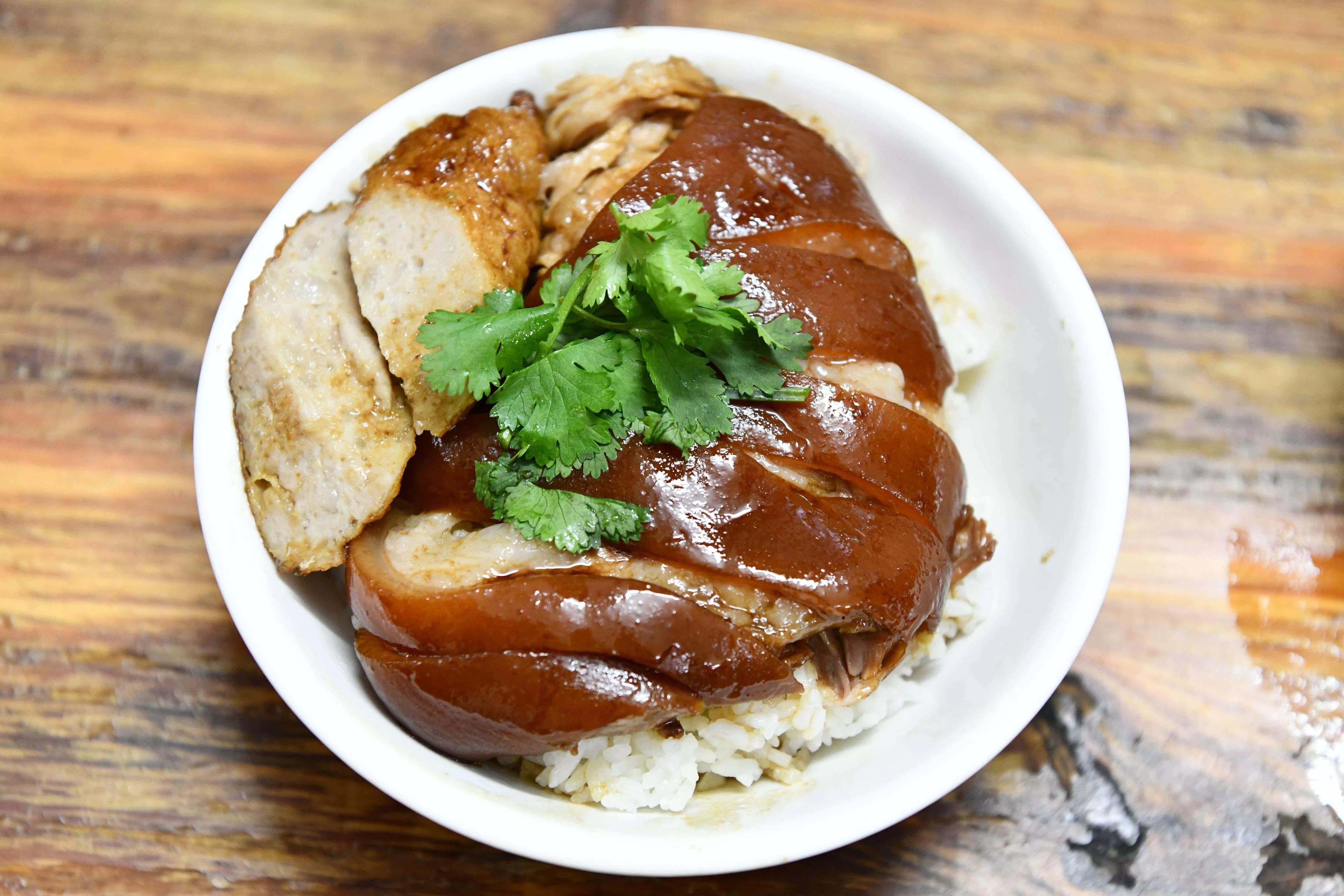 The origin of Longjiang pork trotter rice - iNEWS