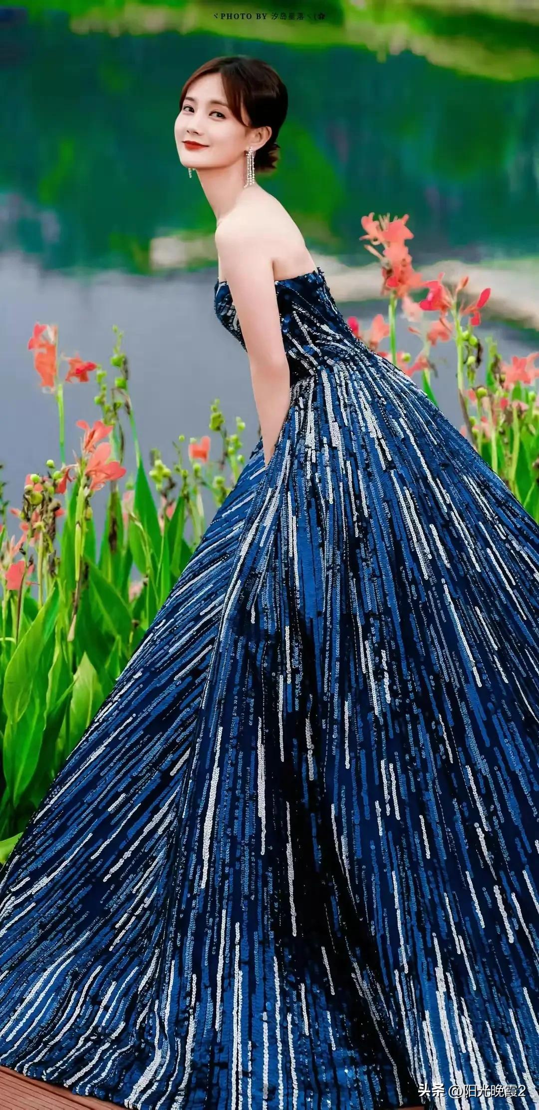 Charming and graceful Bai Fumei - iNEWS