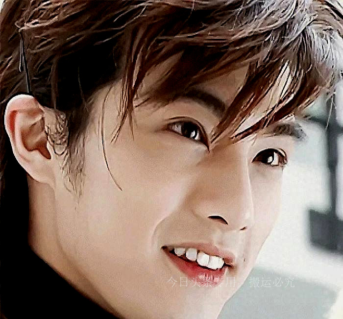 The ancient male god overturned again! Ge Siqi revealed that He Junxiang kissed a hot girl in a ...