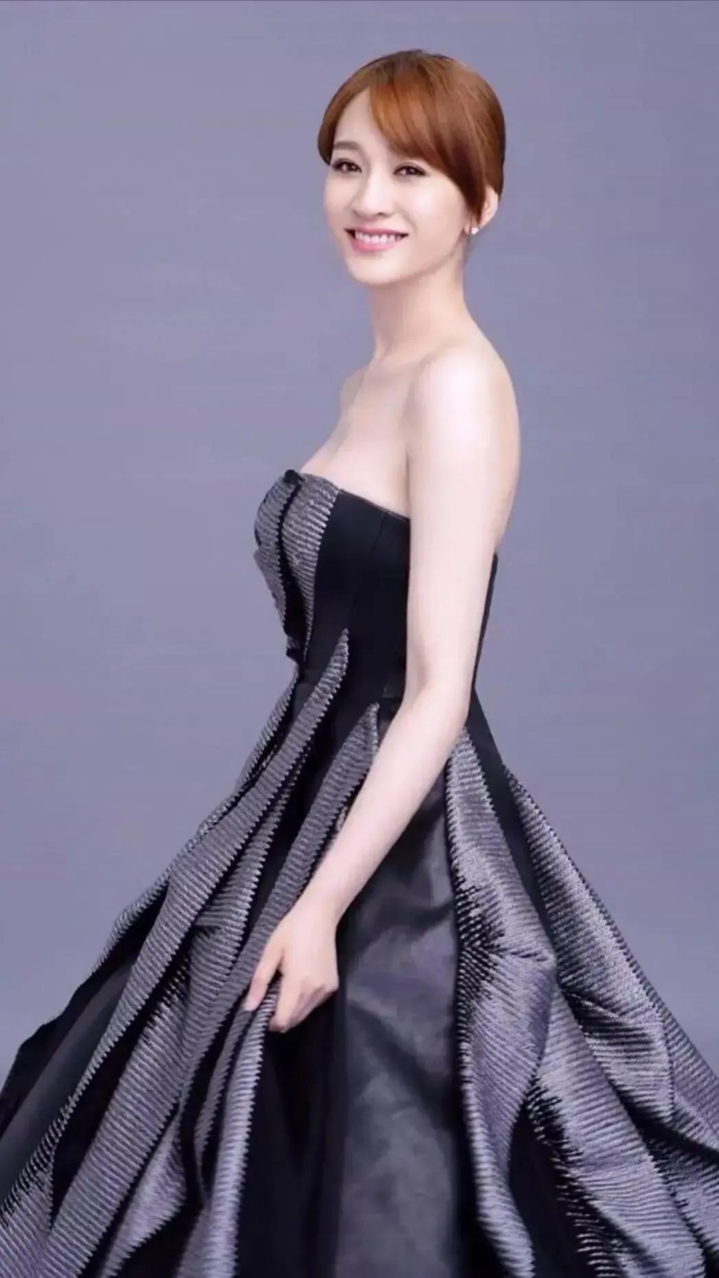 Beautiful goddess Li Xiaoran - iNEWS