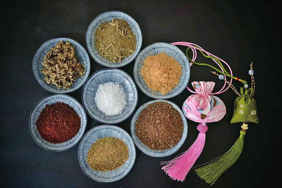 "Rong Piao" Zhang Hanqing: Making incense with ancient methods ...