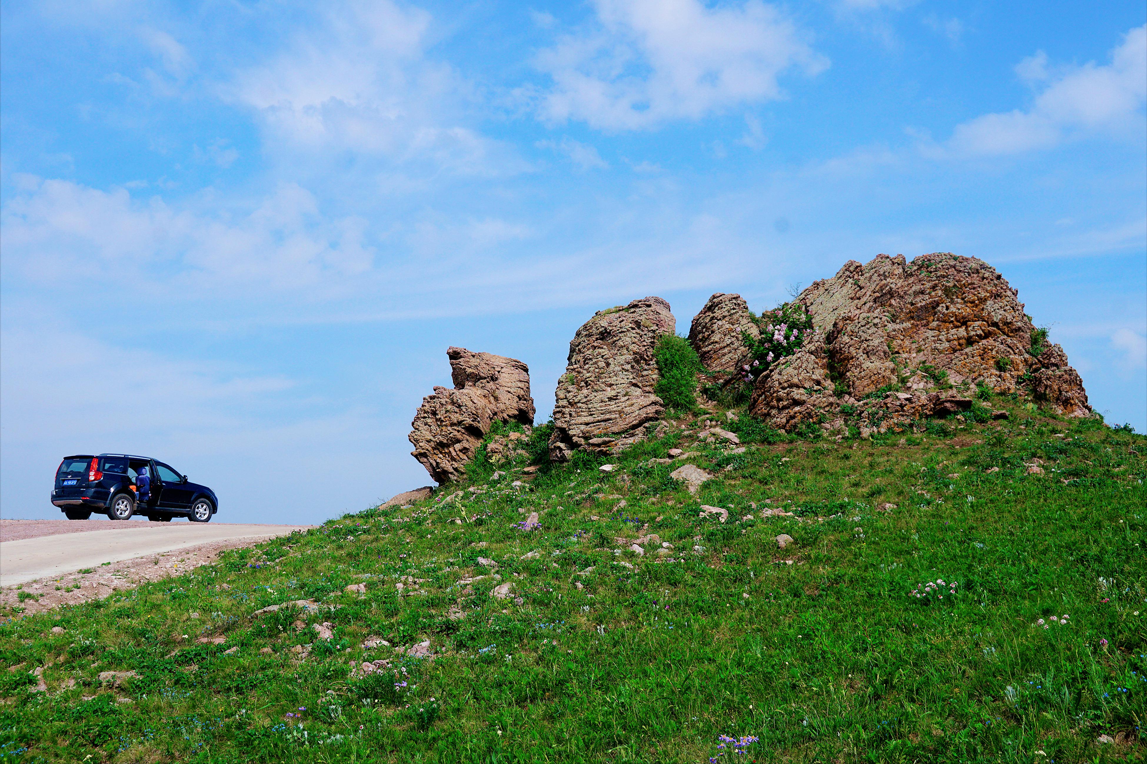 The wind blows through the grassland, and on the Fengning Dam, I meet ...
