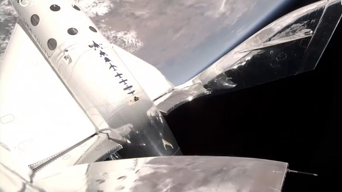 Virgin Galactic completes "Galaxy 01" first commercial space suborbital ...
