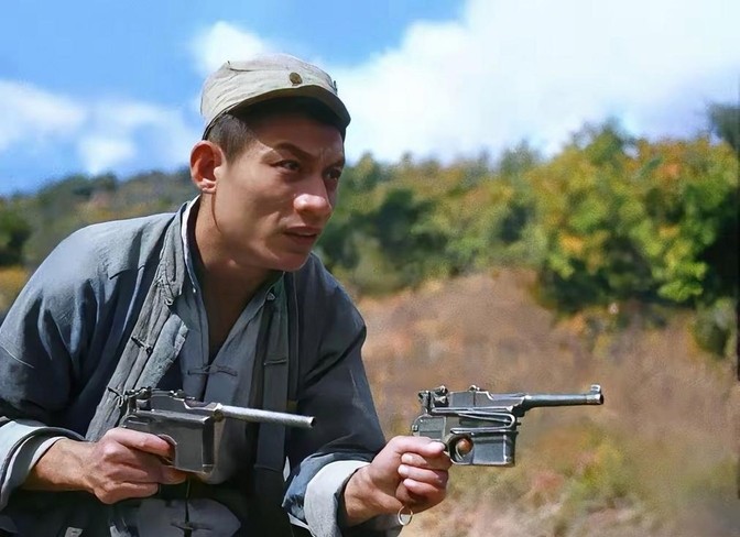 Li Xiangyang is very professional in holding a gun, but modern dramas ...