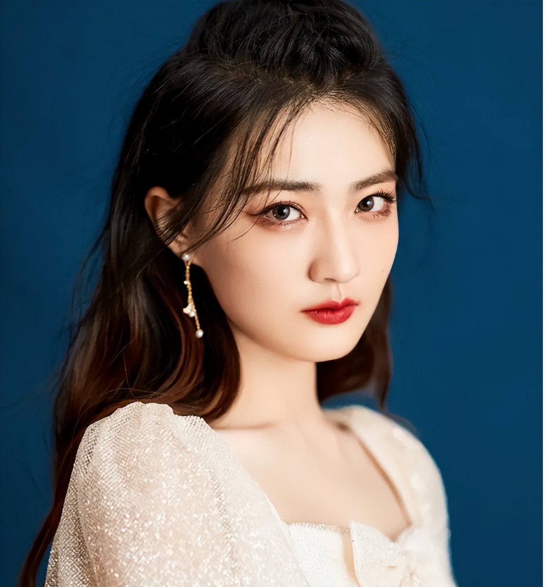 Xu Lu attended her agent's wedding banquet, and the beautiful bride stole the spotlight - iMedia