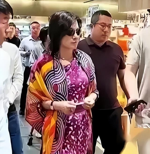 The frontal photo of Dong Mingzhu's new male executive was exposed. He ...