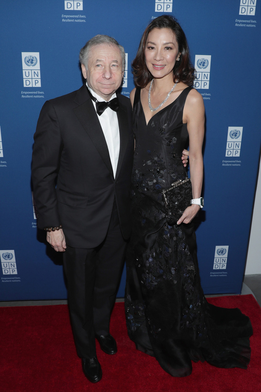Michelle Yeoh's 77-year-old boyfriend is familiar with him! Wearing a ...