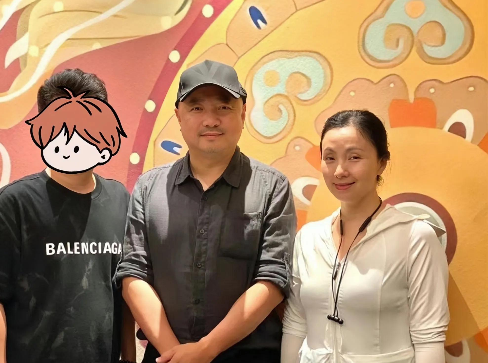 Tao Hong and Xu Zheng took their children to watch the TFBOYS concert ...