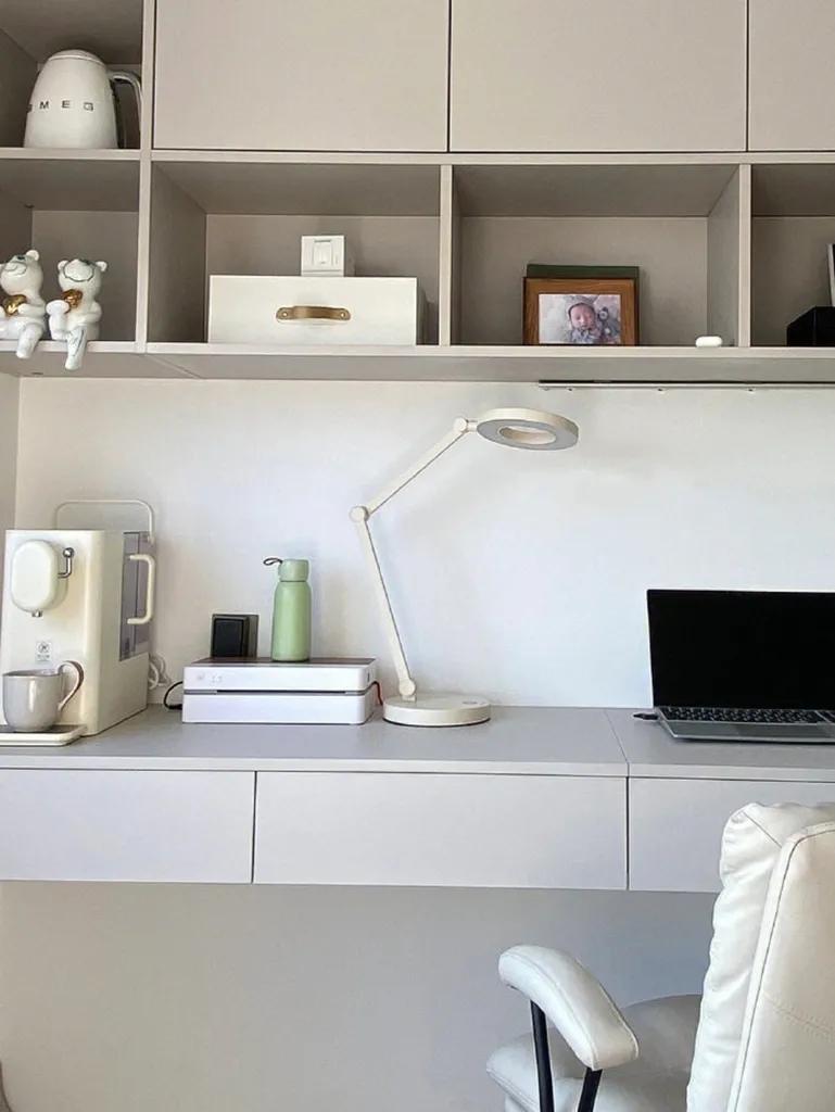 Do this in a small space → hanging desk + corner wardrobe - iNEWS
