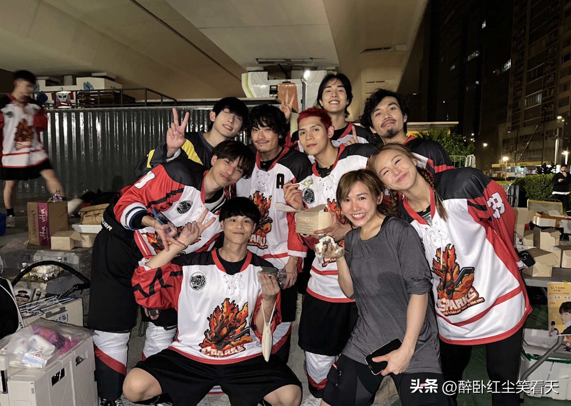 Wang Zhiqian's fan group broke through 5,000 people and sent him a lot of support food - iMedia