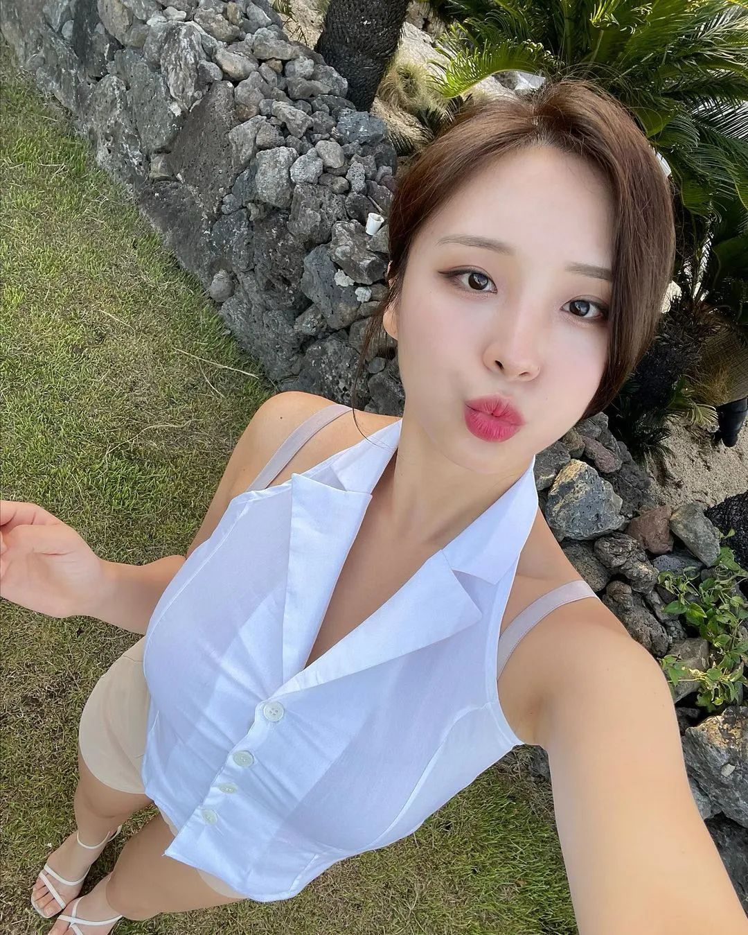 Sexy and charming yoga teacher GgotBBang - iNEWS