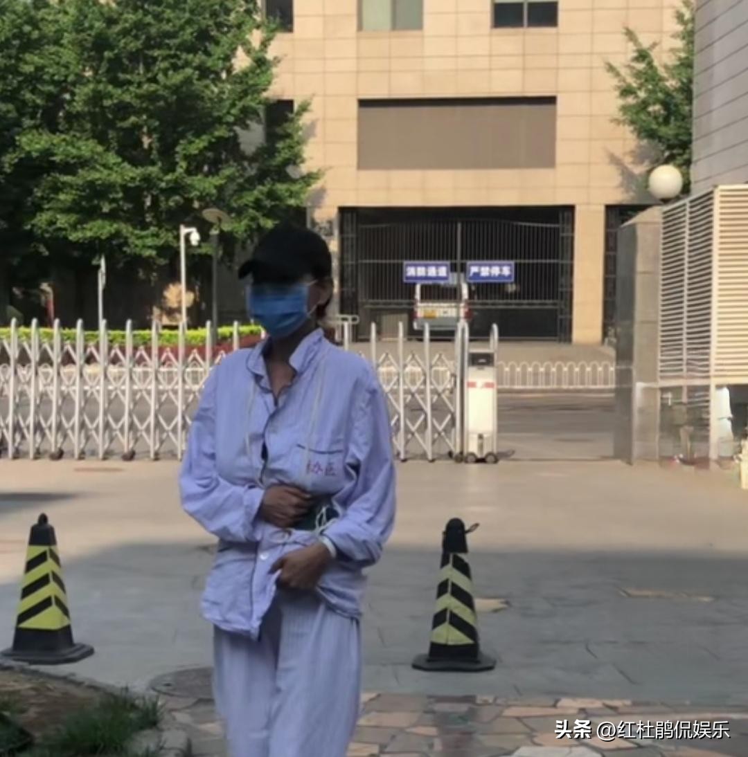 57-year-old singer Zhang Mi has been fighting against double cancer for ...