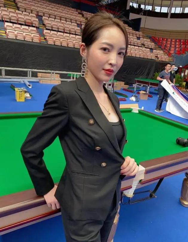 Wang Zhongyao: The most beautiful female billiard referee, she looks ...