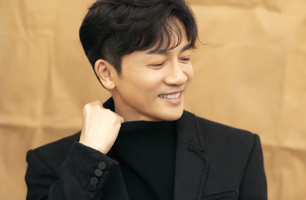 So Alec Su was already married? His wife is more beautiful than Lin ...