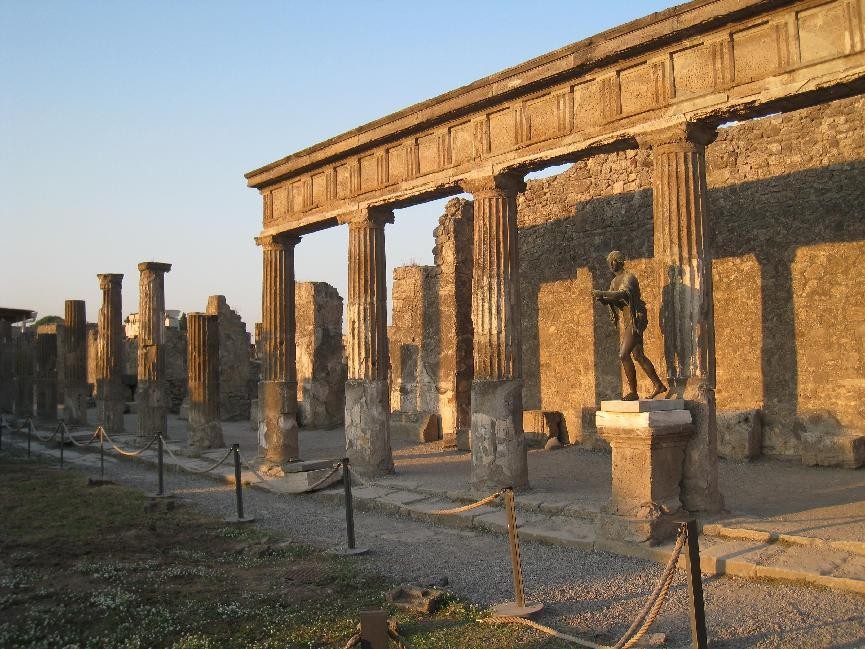 What is the historical background of the Romanization of Pompeii? What ...