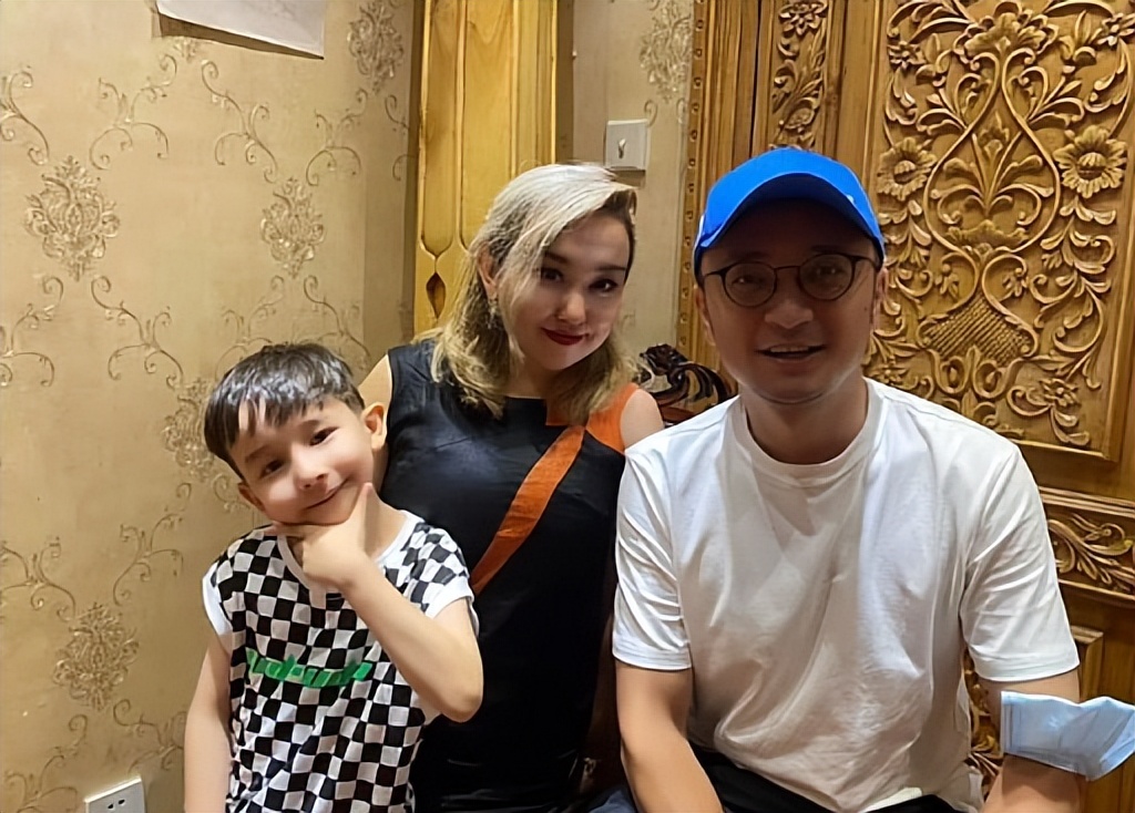 40-year-old Nigmat ushered in a new relationship? Dine with 7-year-old ...