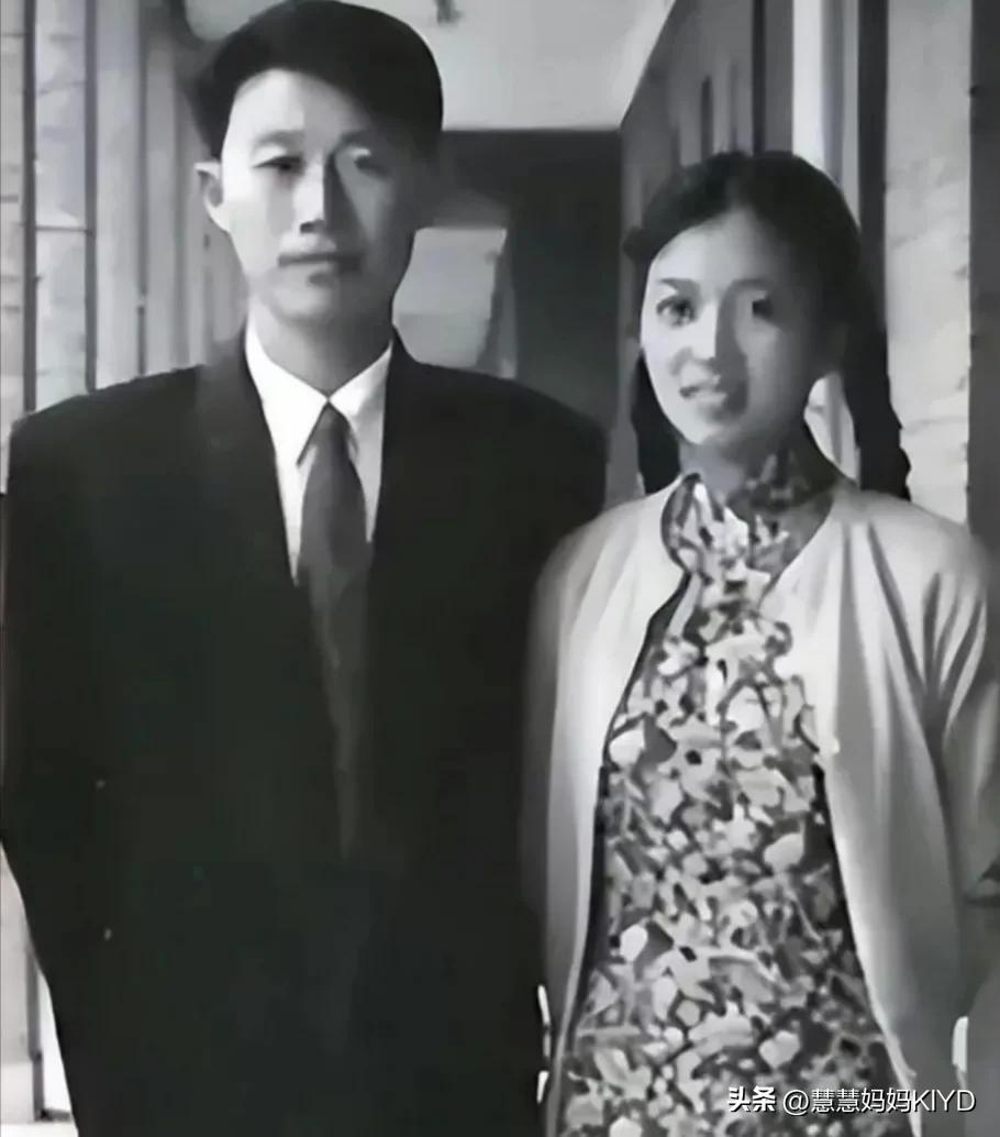 "Song of Youth" by Xie Fang and Zhang Mu forever - iNEWS