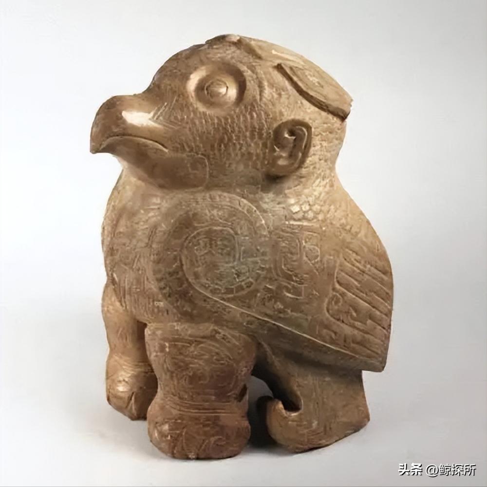 The marble owl-shaped standing sculpture in the Yin and Shang Dynasties ...