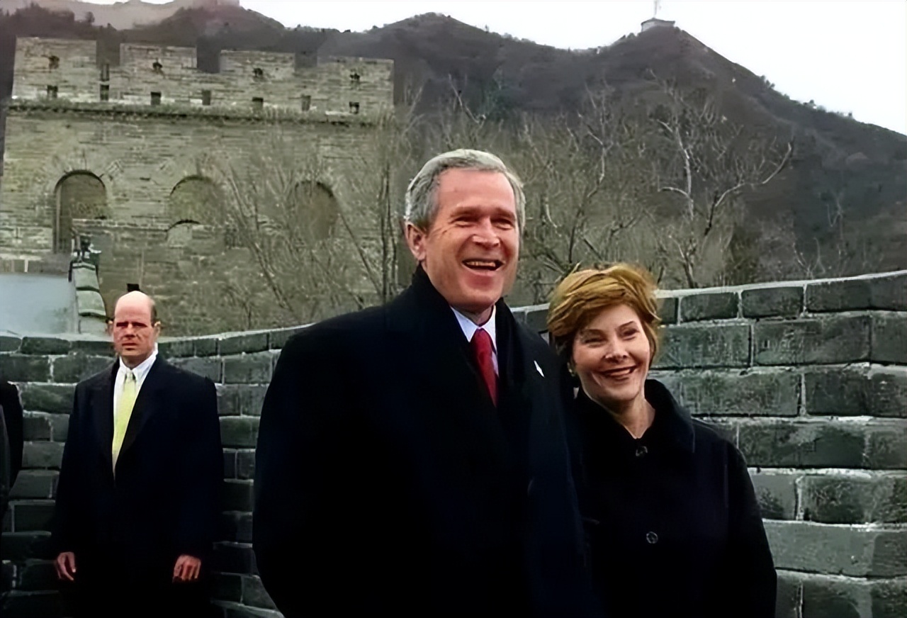 When Putin boarded the Great Wall, his assistant asked him if he would ...
