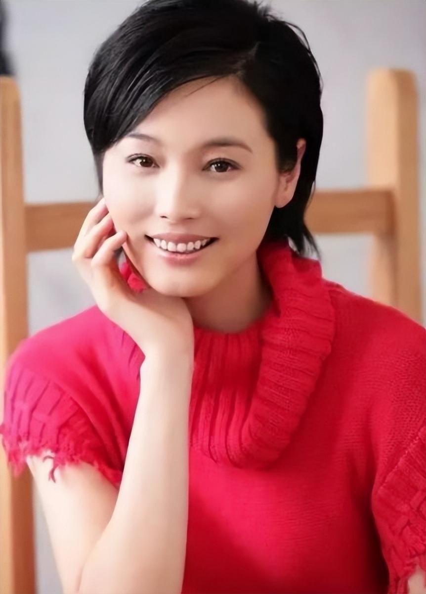 Zhang Yan: Married to a Hong Kong husband who is 5 years older, and ...