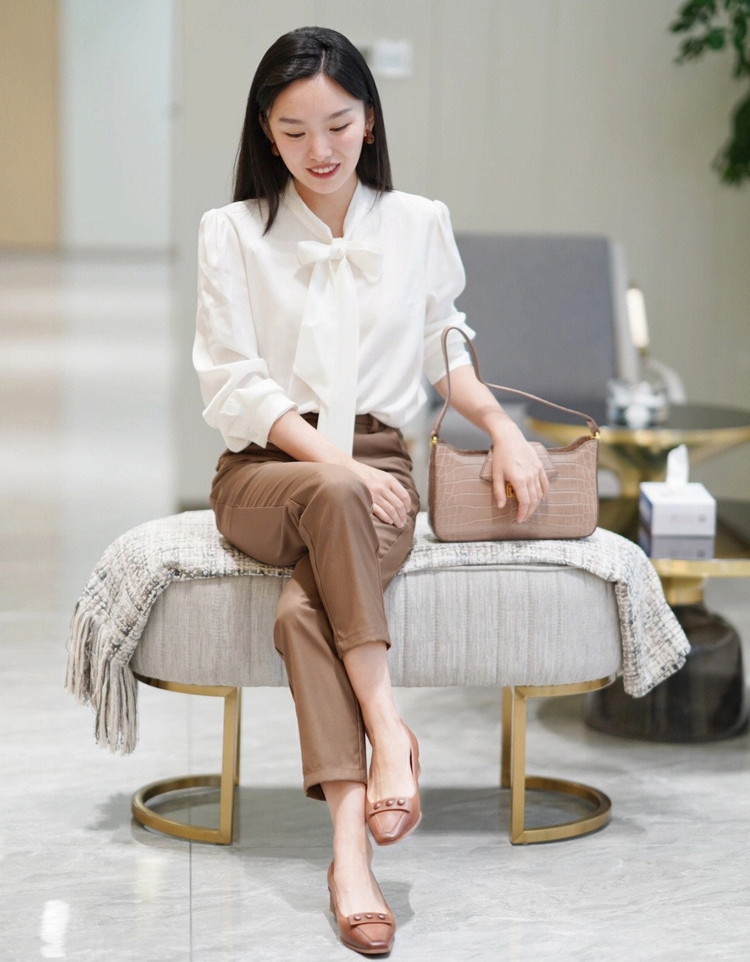 Several sets of elegant, intellectual and versatile commuter ...