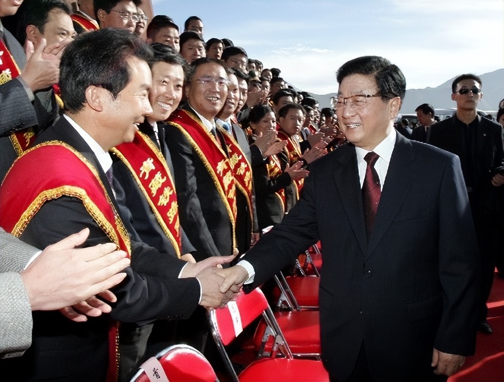 Huang Ju was a former vice premier and served the people all her life ...