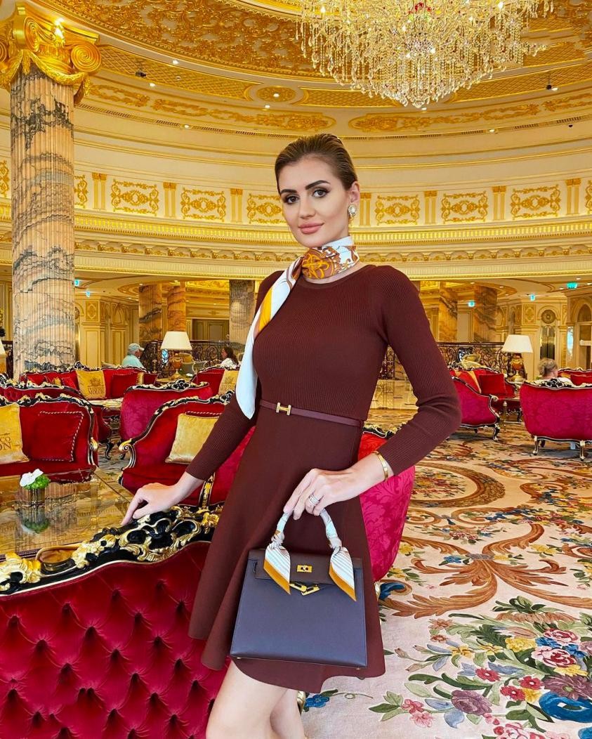 This is the most "extraordinary" woman I have ever seen. She is elegant ...