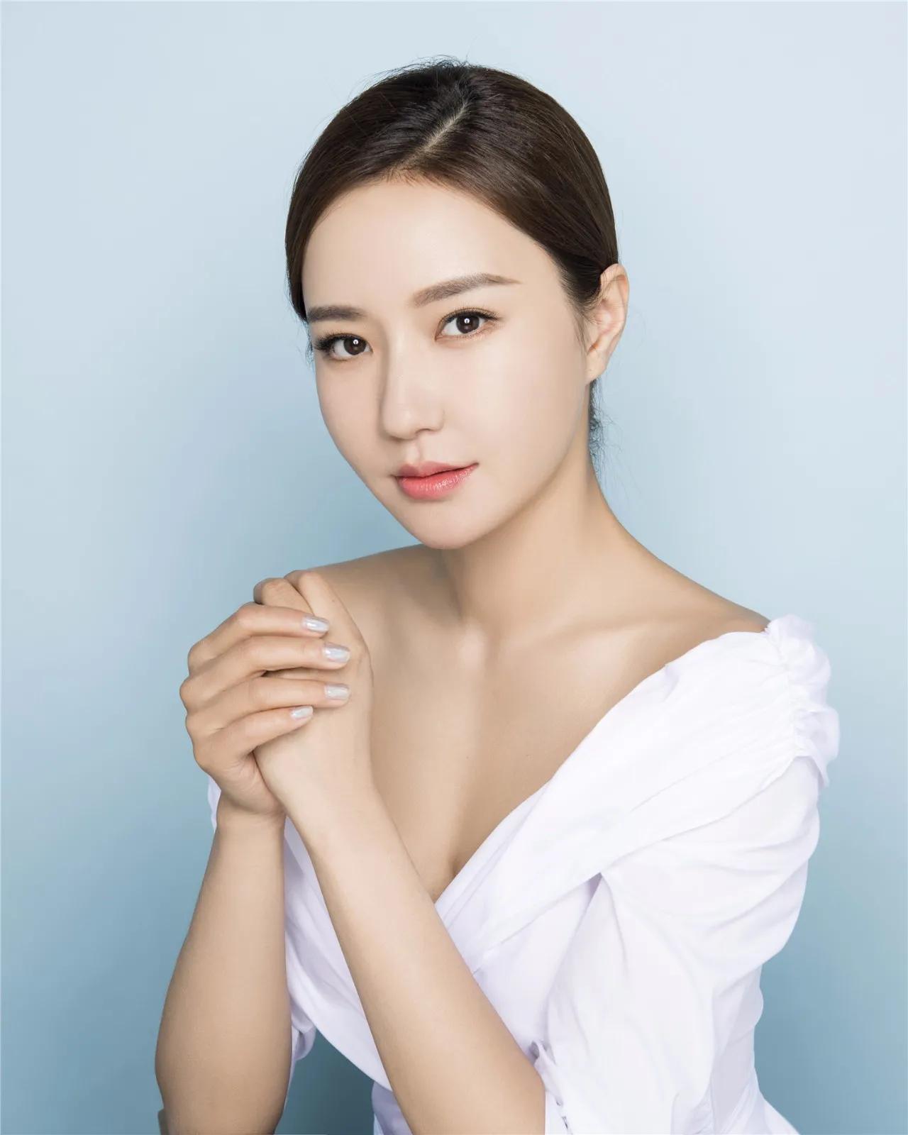 The artist Han Yuqin, with her stunning figure and stunning figure, is ...