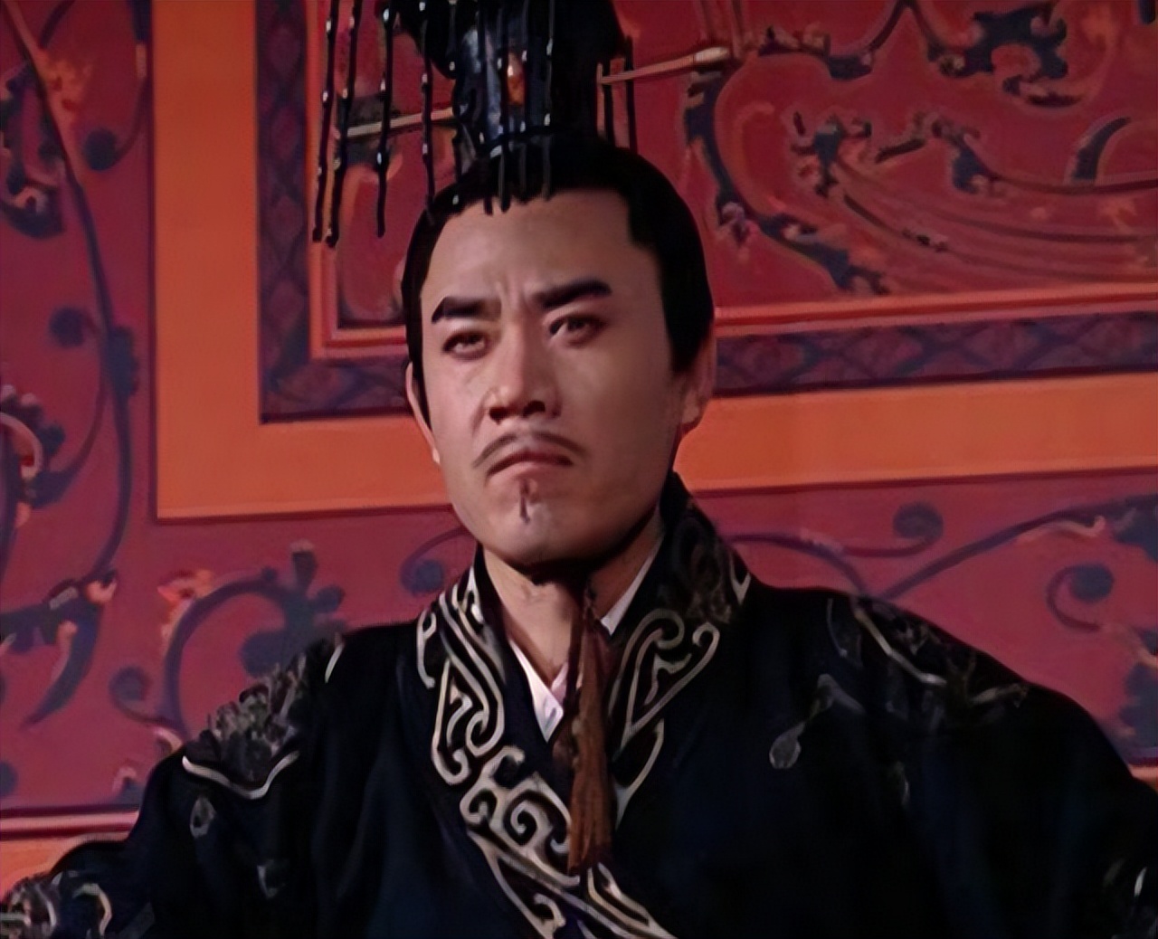 Yang Guang is a young man with pursuit. He has a position for himself ...