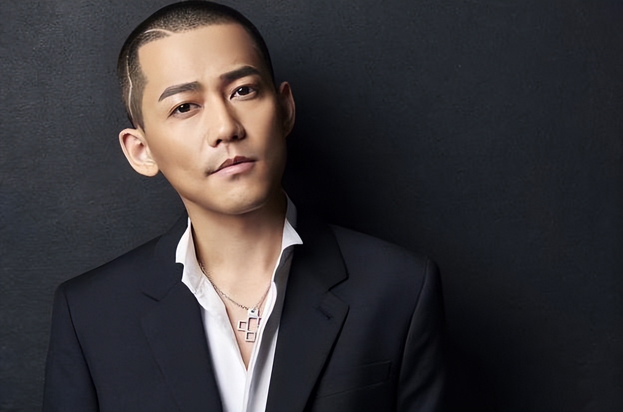 When Su Xing took out the money in the variety show, he staged a ...