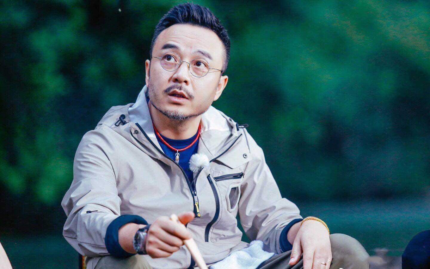 Wang Han, the "No. 1 brother of Mango TV" who is like "stars holding ...