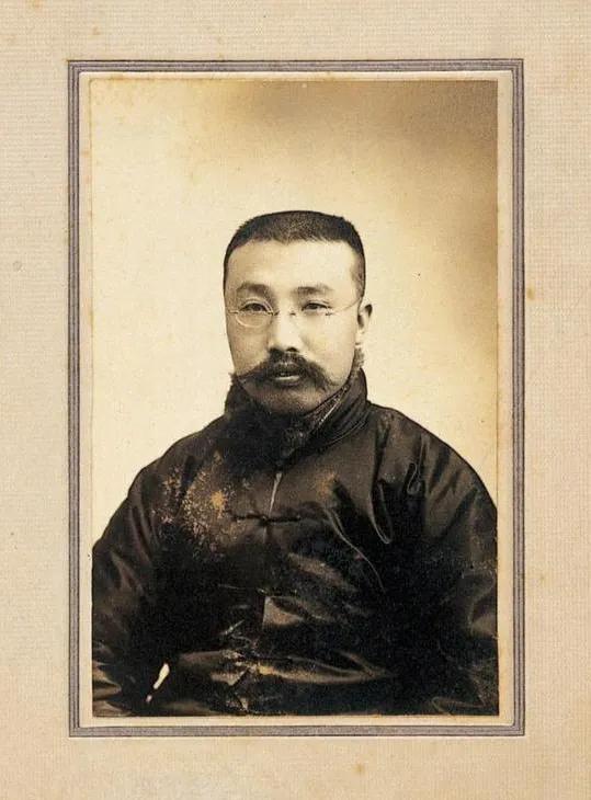 100 years ago, Li Dazhao frequently wrote this couplet to send friends ...