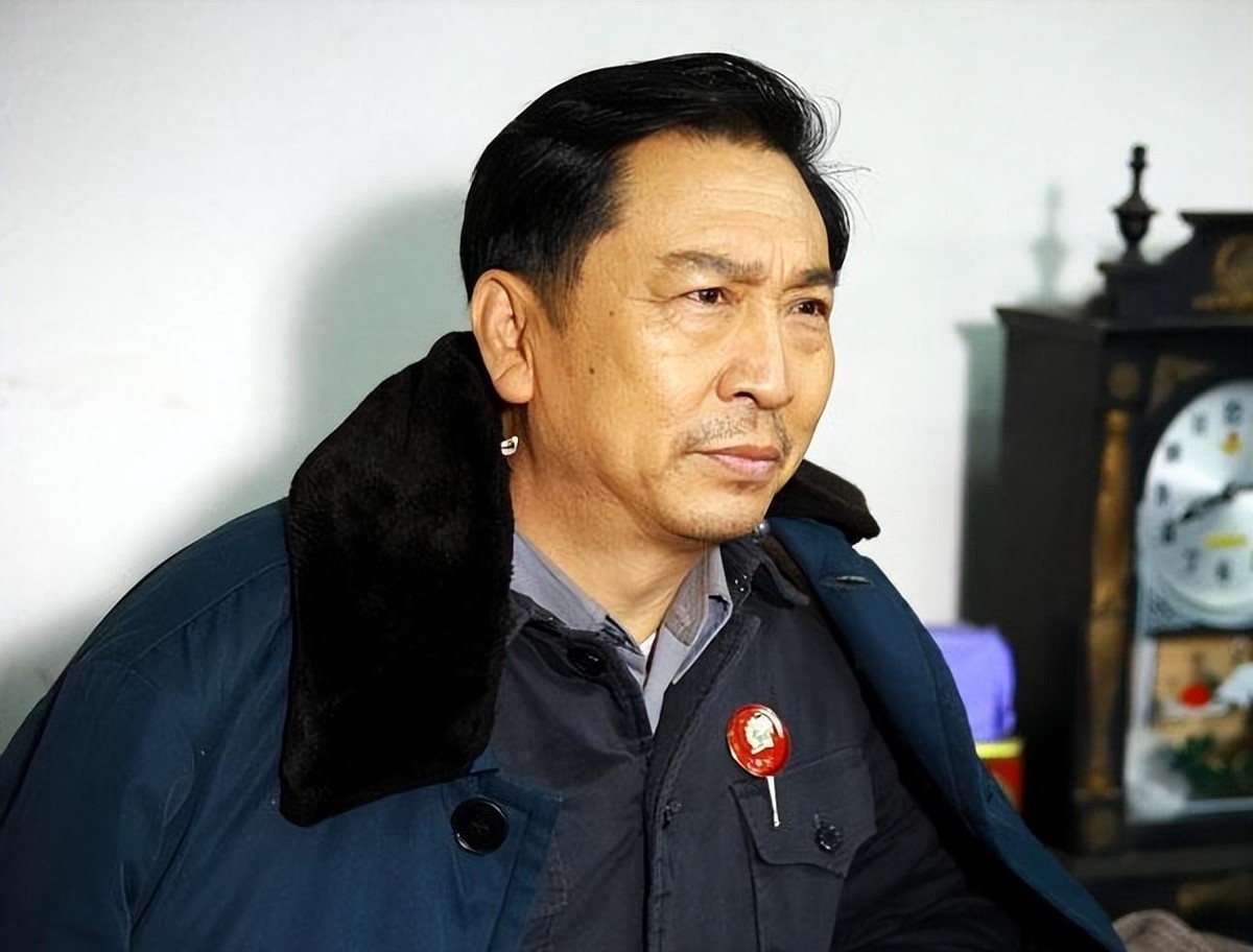 Bi Yanjun: His ex-wife is actress Chen Xiaoxu. He has been filming for ...