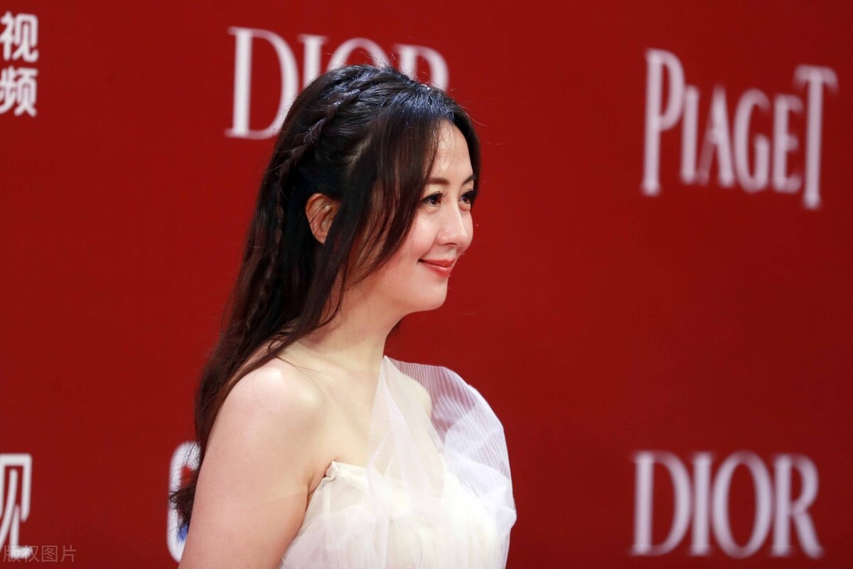 Song Linjing is beautiful and mature - iNEWS